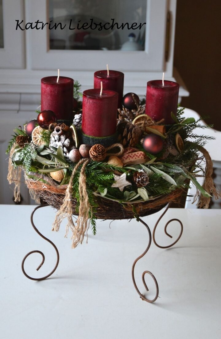 35 Dazzling Christmas Candle Decorations You Must Check Out