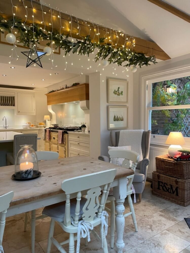 35 Dazzling Christmas Candle Decorations You Must Check Out