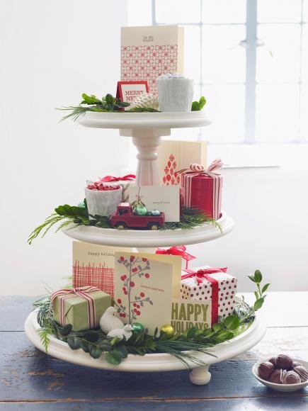 30 Beautiful Christmas centerpiece ideas for Your Table