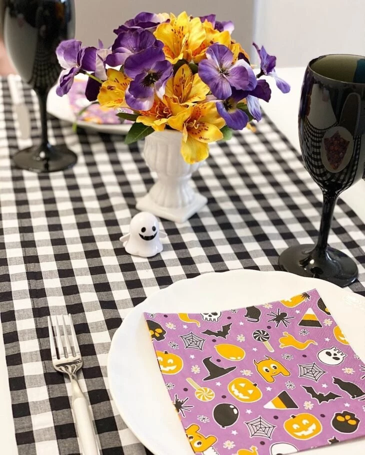 50 Unique Halloween Table Decor Ideas To Impress Your Guests