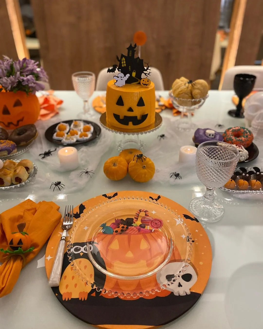 50 Unique Halloween Table Decor Ideas To Impress Your Guests