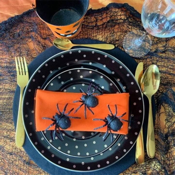 50 Unique Halloween Table Decor Ideas To Impress Your Guests