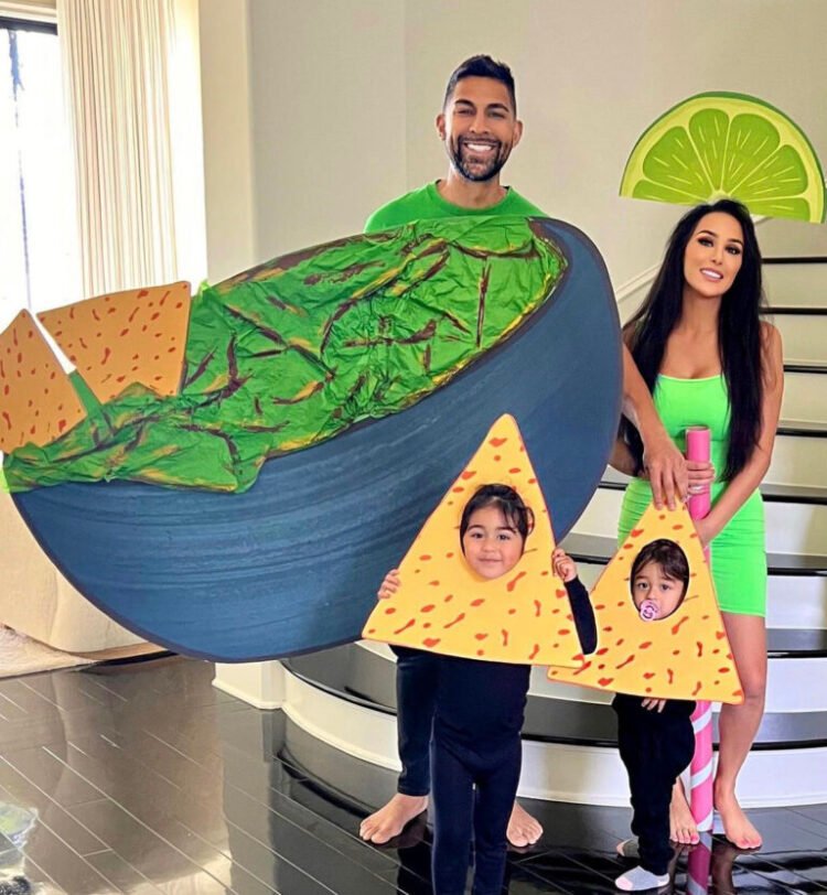 35 Last-Minute Family Halloween Costume Ideas You’ll Love