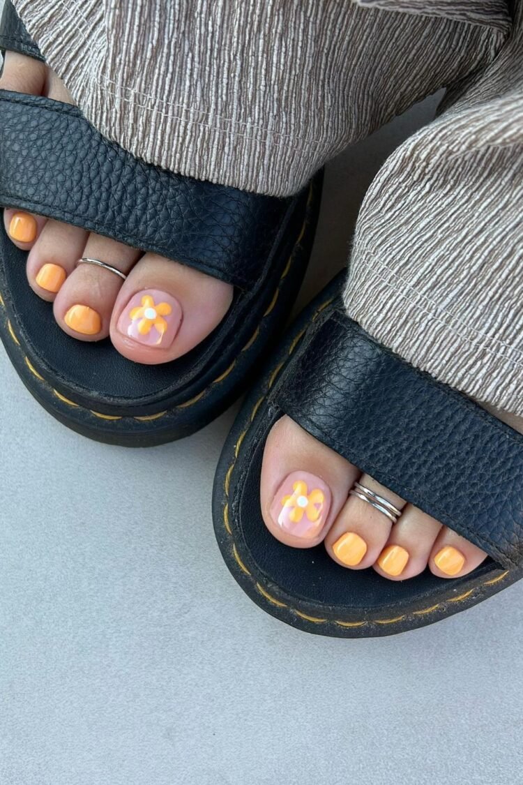 20 Fall Toe Nail Ideas You’ll Love This Season